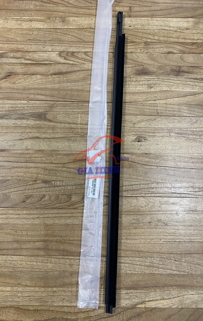 NẸP CHÂN KÍNH NGOÀI TRƯỚC TRÁI TOYOTA PRADO - Phụ tùng ô tô chính hãng