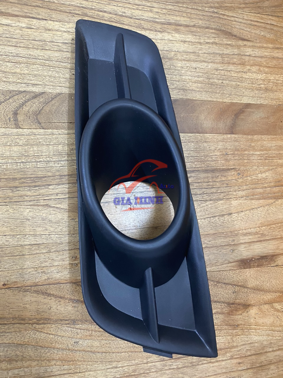 ỐP ĐÈN GẦM PHẢI CHEVROLET CRUZE - Phụ tùng ô tô chính hãng